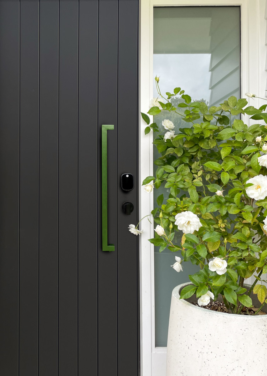 Lockwood Pull Entrance Handles by ASSA ABLOY – EBOSS