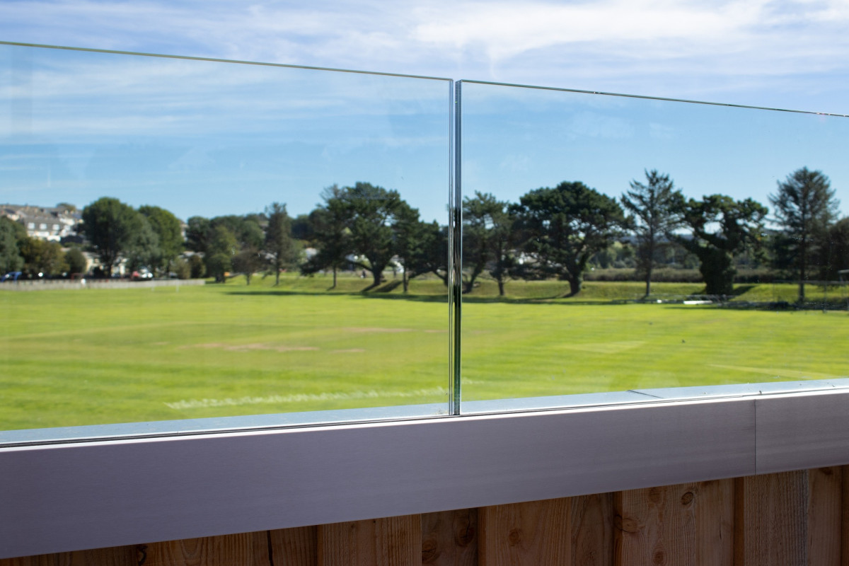 Edgetec® MegaGrip™ Commercial Balustrade by Juralco Aluminium – EBOSS