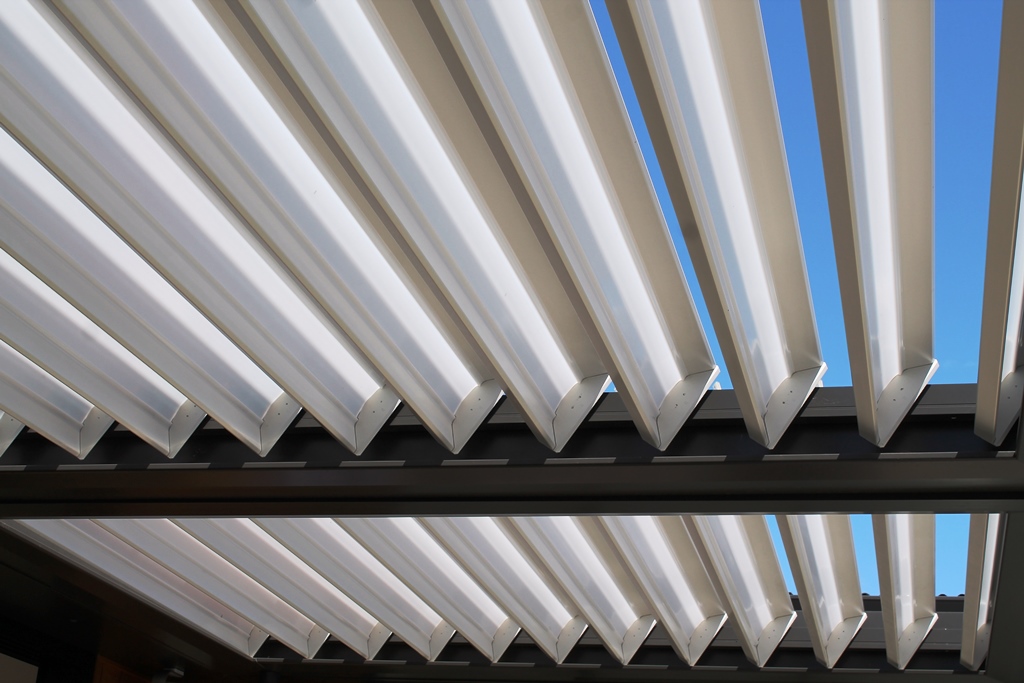 270 Translucent Opening Roof by Louvretec – EBOSS