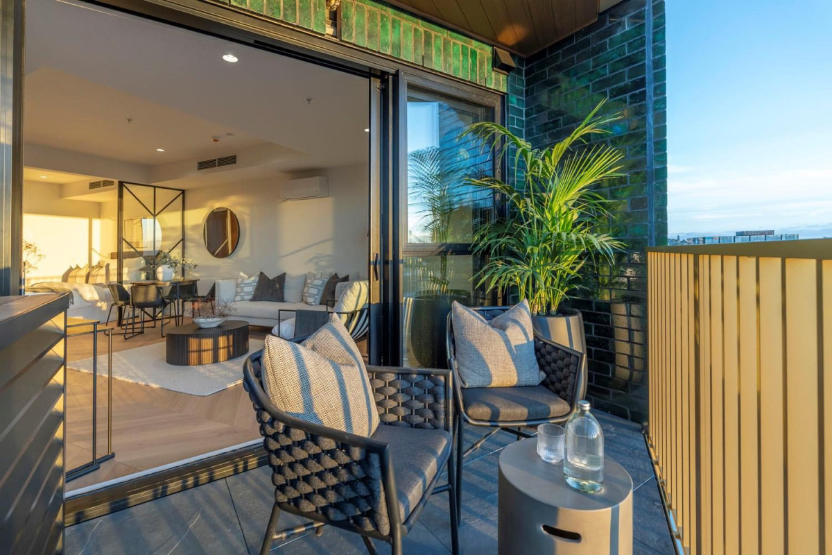 Keston Framed Balustrade by Unex Systems – EBOSS