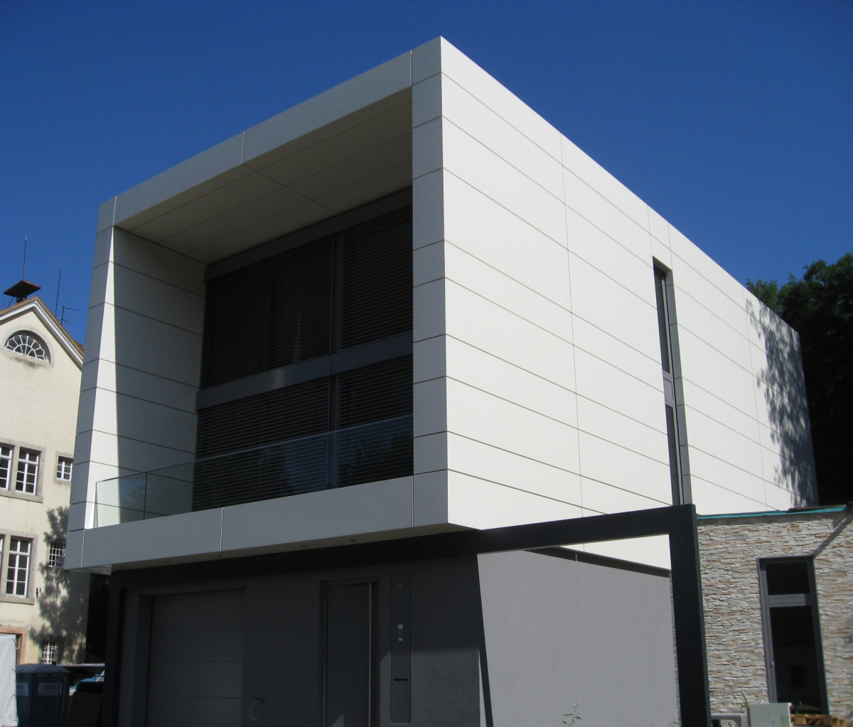 Symonite Introduces Innovative Coating for Self-Cleaning Buildings – EBOSS