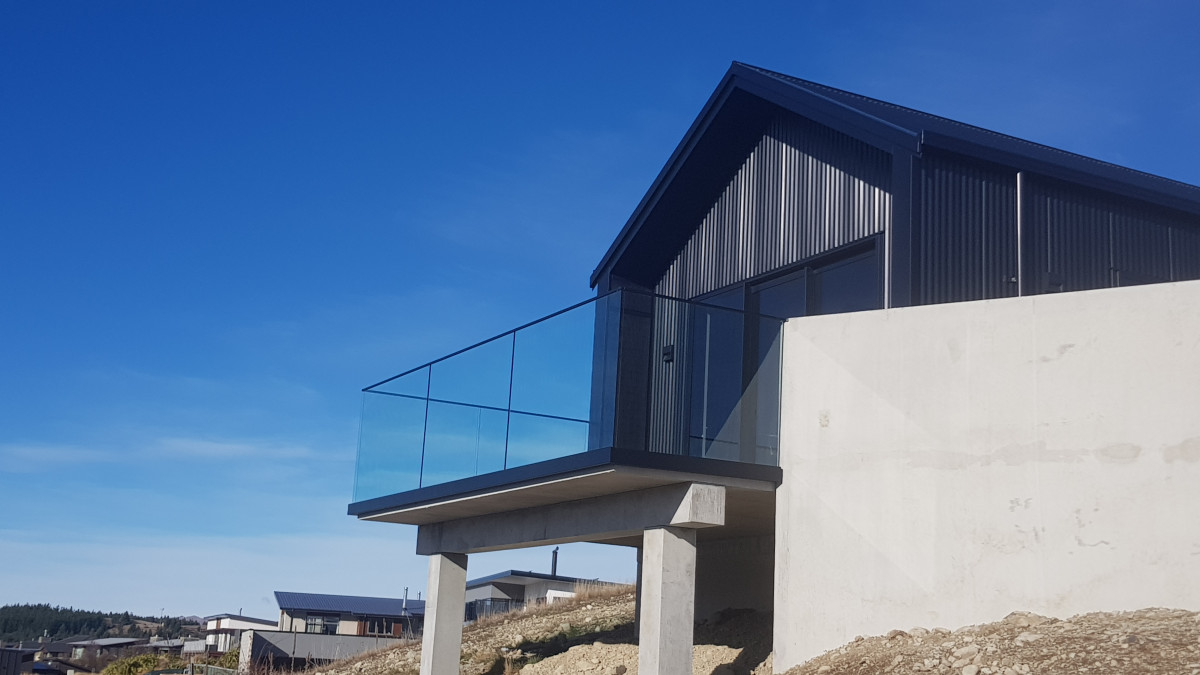 Provista ‘Vista’ Frameless Channel Balustrade solu – EBOSS