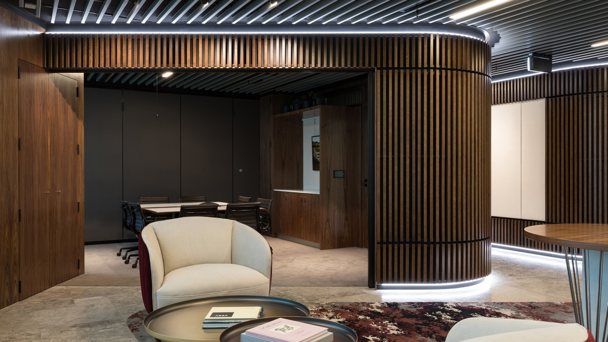 Timber and Aluminium Fins Provide Stunning Architectural Feature – EBOSS