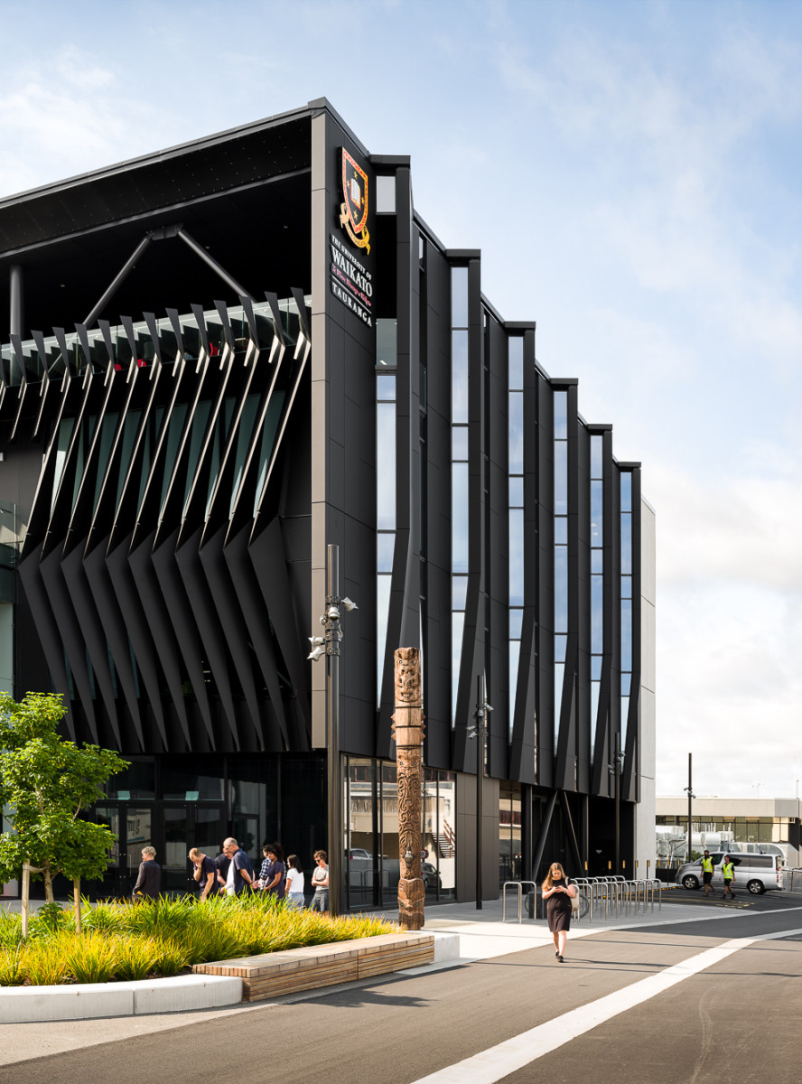 Alucolux Solid: Benefits of Coating First, Fabricating Later – EBOSS