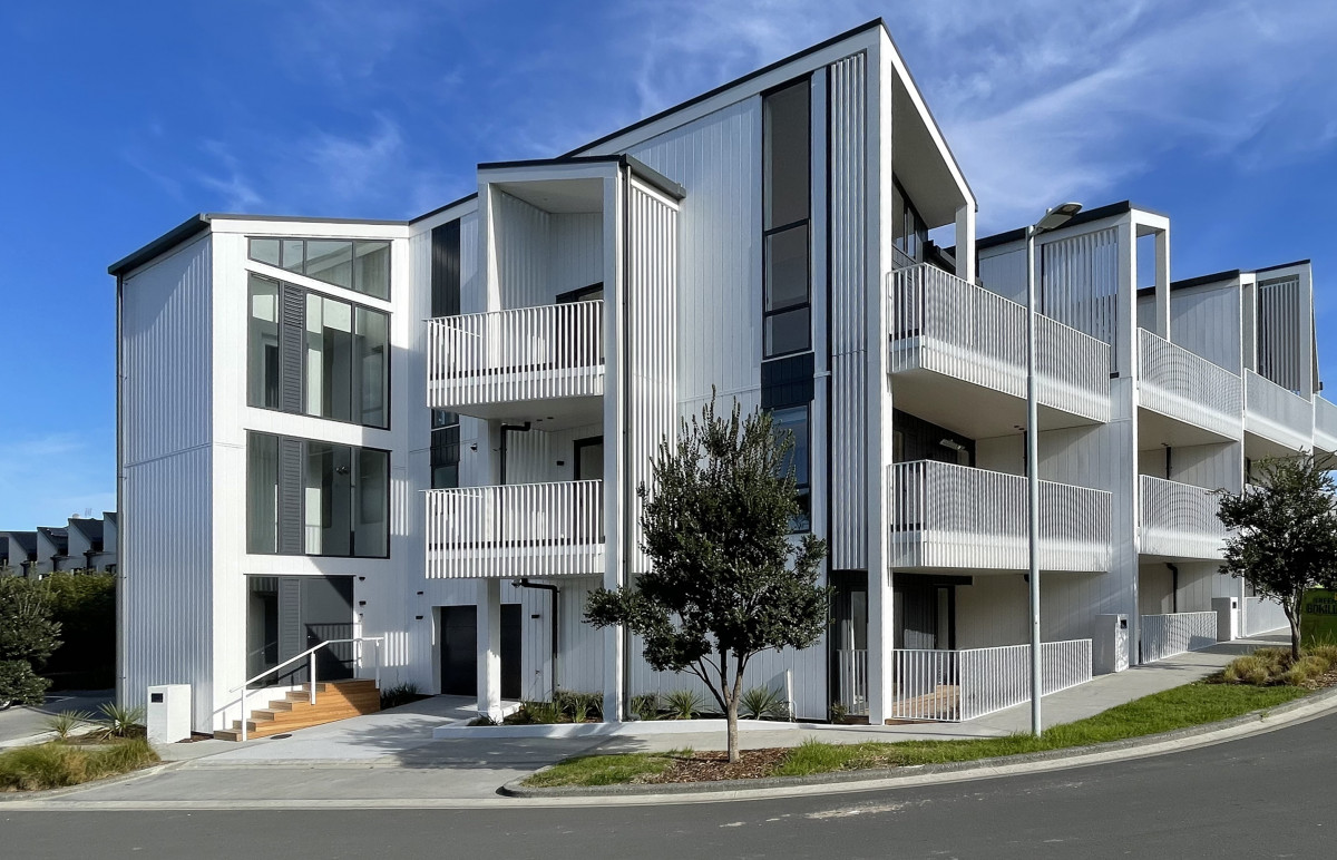 Seamless Fin Balustrade Offers a Classic Look with Contemporary Style ...