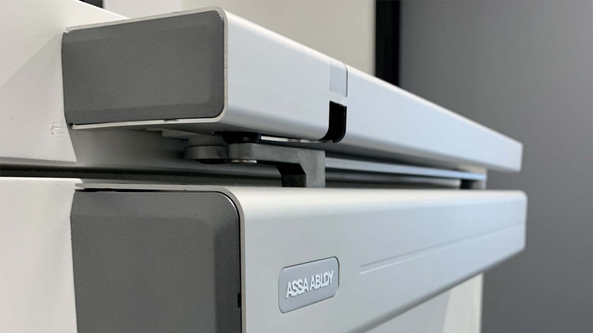 ASSA ABLOY Cam-Motion Closer with Integrated Close-Motion Element – EBOSS