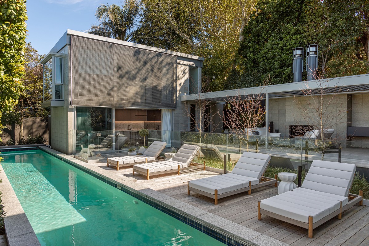 Achieving Balance Between Privacy and Unobstructed Views for a Striking ...