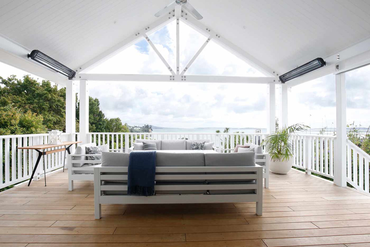 Prolam Exposed Trusses Enhance Outdoor Living in Cockle Bay Home – EBOSS