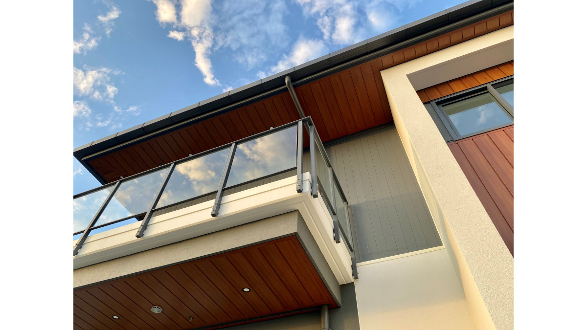 Timber Look Finish Achieved Through the Use of Aluminium to Overcome Fire Rating Issues – EBOSS