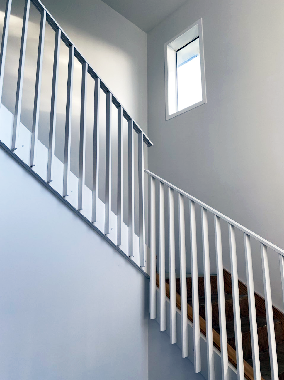 Postless Balustrade Design: Juralco Stecca Aluminium Fin System – EBOSS