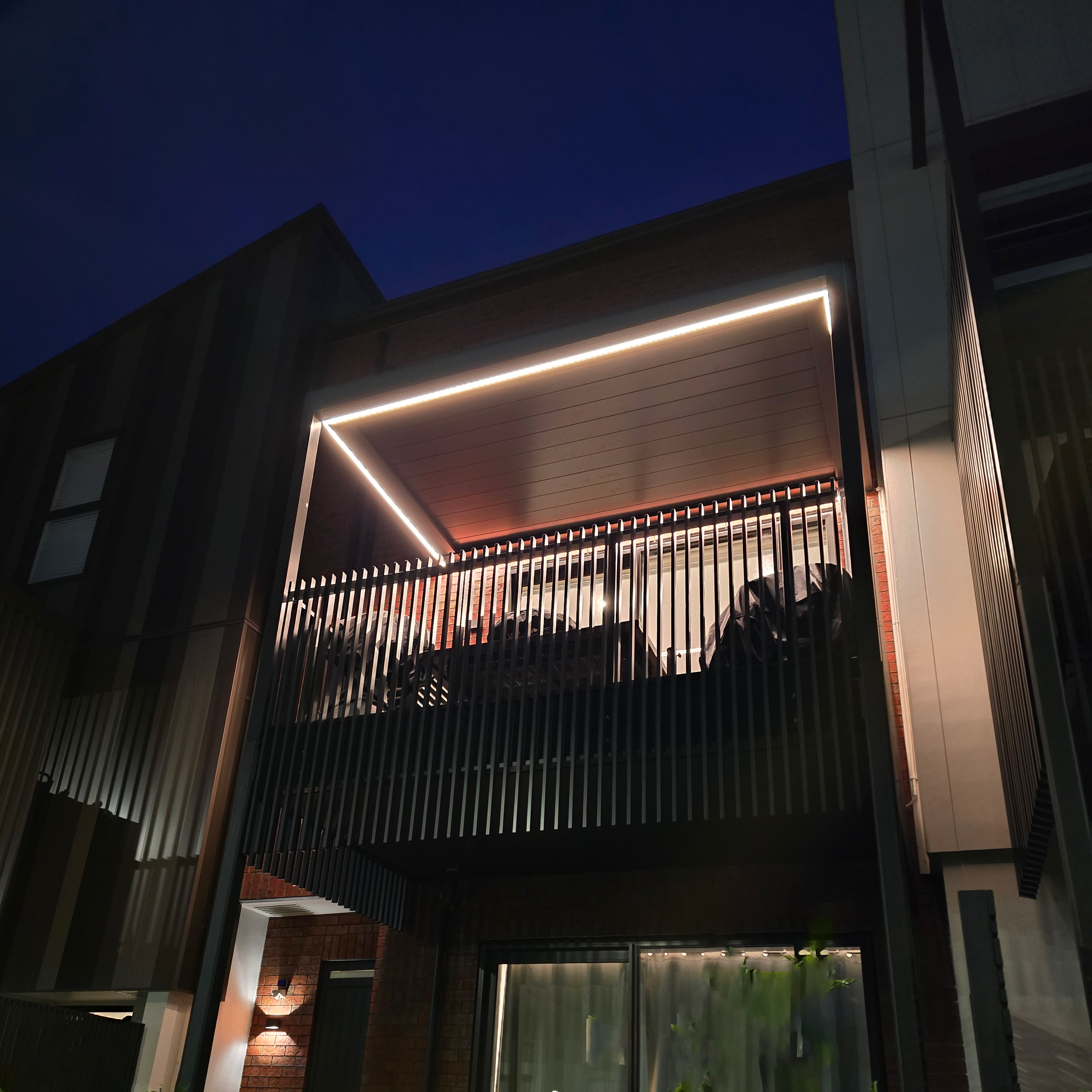 SunPivot Integrated Louvre Roof | Retrofit for Medium-Density Homes – EBOSS