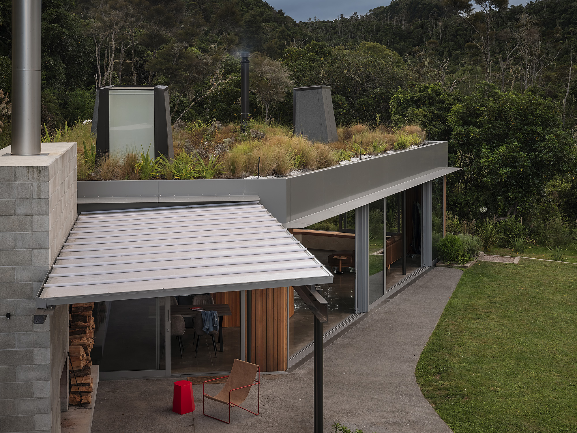 Contemporary Bach Design Harnessing Light at Lake Taupō – EBOSS